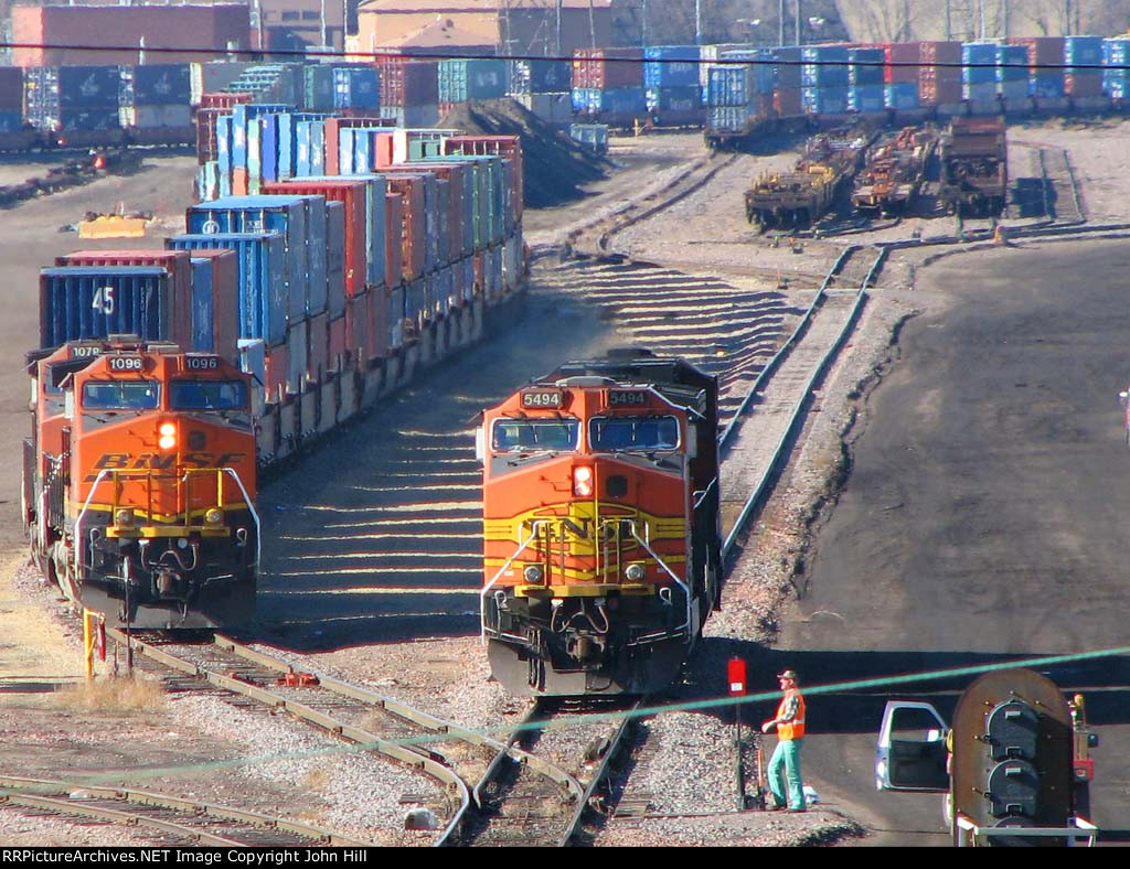 101030043 Eastbound BNSF Intermodal Stack Train Makes Switching Moves At Union Yard (St. Anthony ...